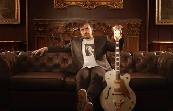 David Micó, compositor i cantant: “L’important és emocionar el públic ...