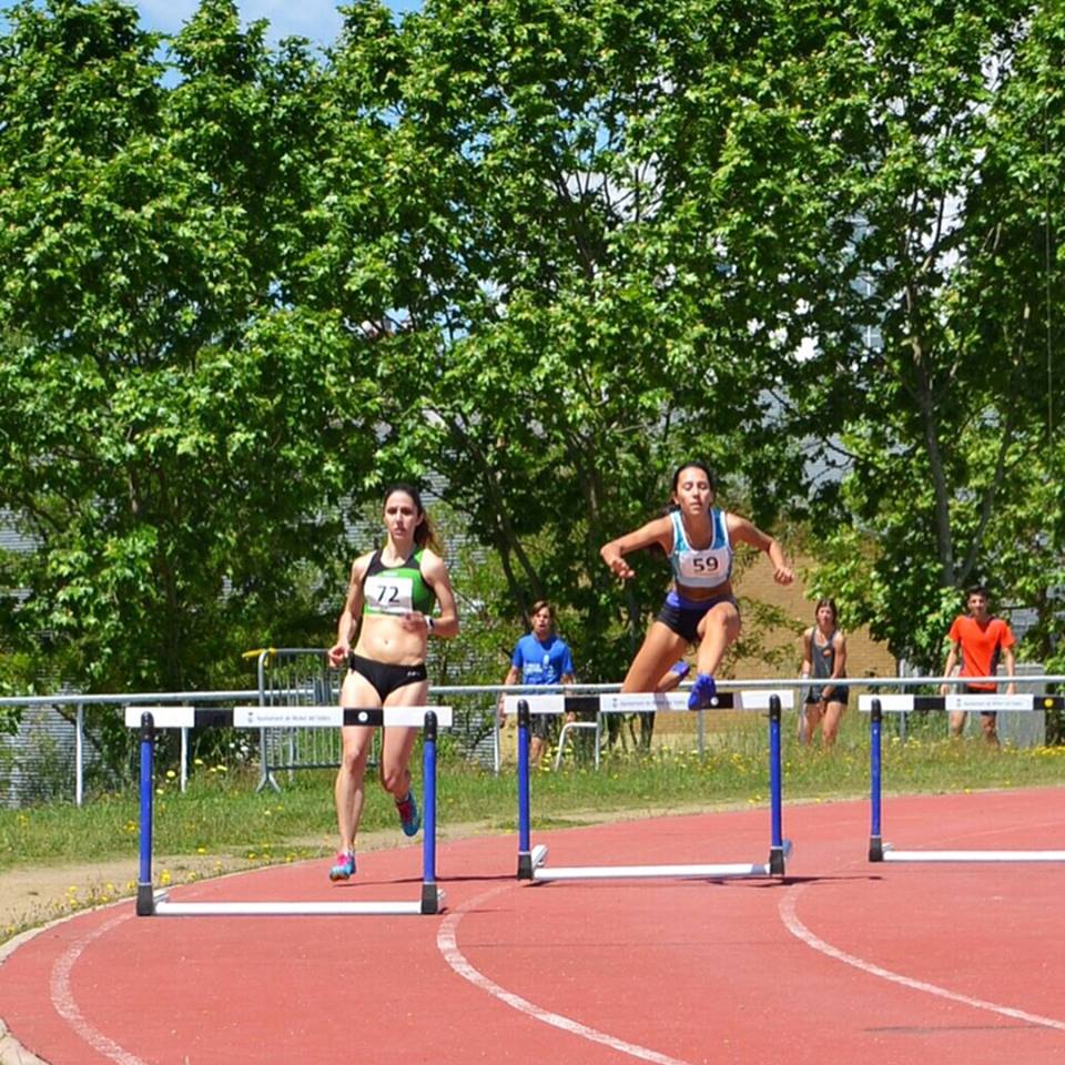 Saltant obstacles i batent rècords | Bondia