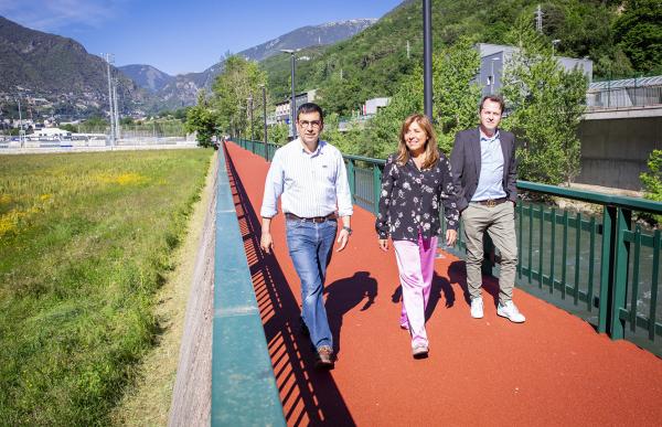 El passeig del Riu d'Andorra la Vella estrena nou paviment de cautxú ...