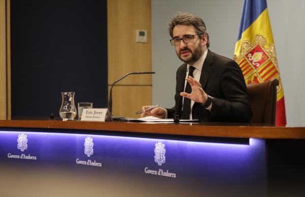 Salut fa un seguiment de fins a nou persones que han viatjat a la Xina ...